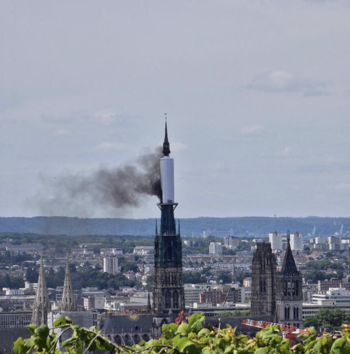 Fire breaks out at 1,000-year-old French cathedral in Rouen – Eurasia ...