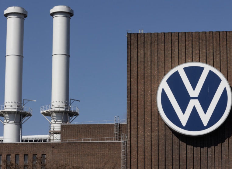 Volkswagen is considering closing factories in Germany – Eurasia ...