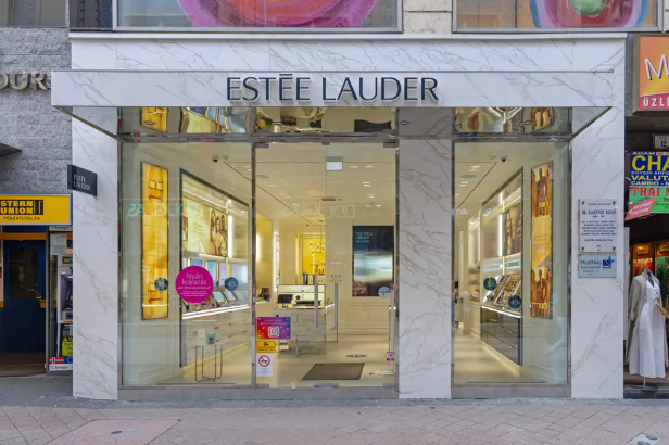 Estée Lauder Shares Plunge 20% After Dividend Cut and China’s lower ...
